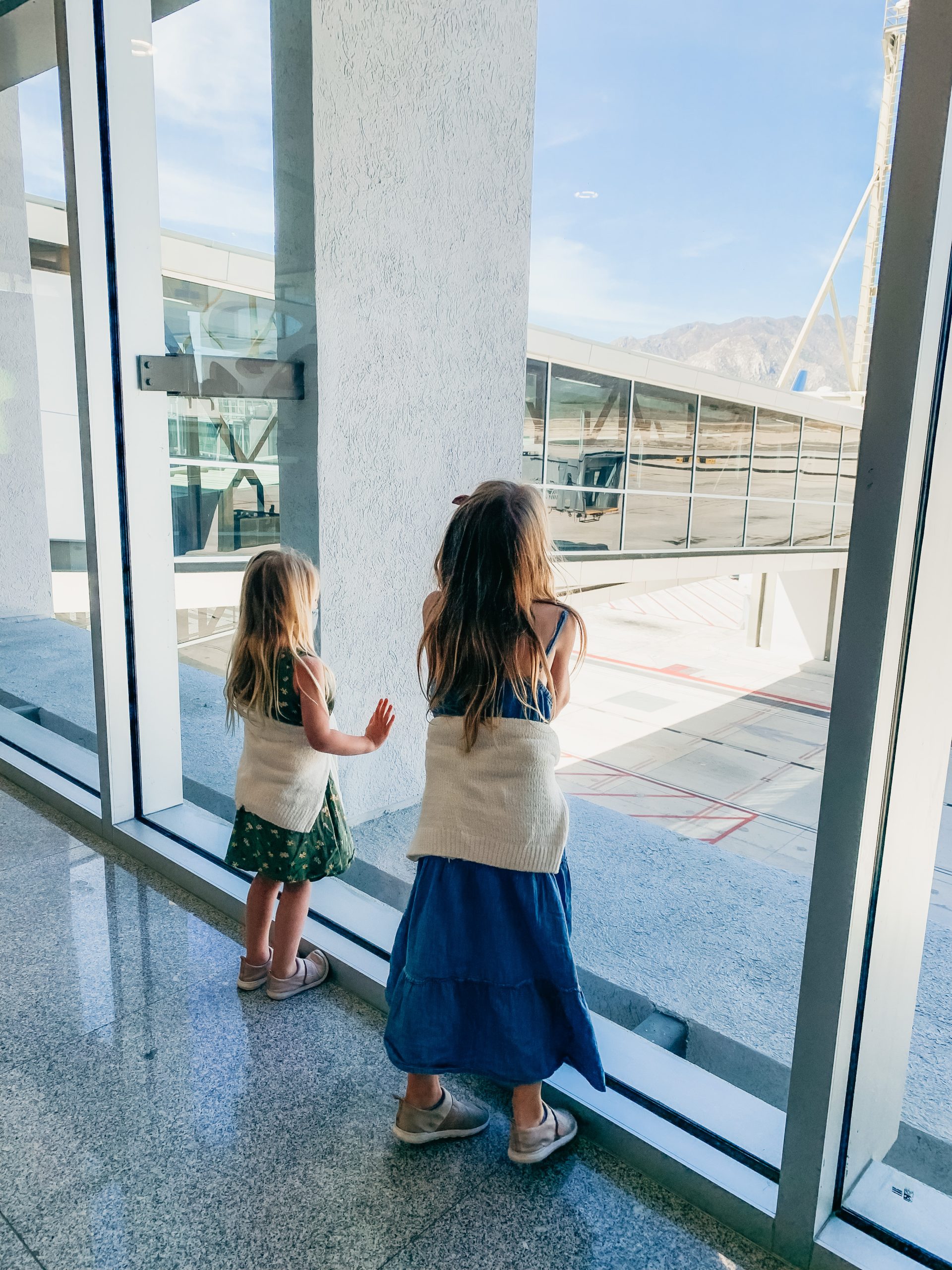 Our Top Tips for Making Flying with Kids a Breeze - Wayfaren Blog